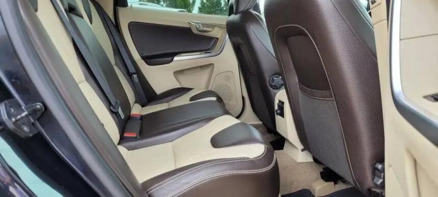 Melns Volvo XC60 2009 Rīga, ar dzinēja tilpumu 2.40 L un nobraukumu 242 tūkst. km par 9990 €, foto 20 vietnē AUTOMOTO.COM.LV