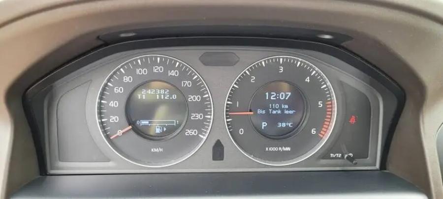 Melns Volvo XC60 2009 Rīga, ar dzinēja tilpumu 2.40 L un nobraukumu 242 tūkst. km par 9990 €, foto 22 vietnē AUTOMOTO.COM.LV