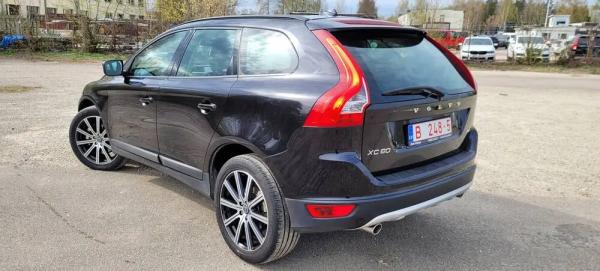 Melns Volvo XC60 2009 Rīga, ar dzinēja tilpumu 2.40 L un nobraukumu 287 tūkst. km par 9990 €, foto 3 vietnē AUTOMOTO.COM.LV