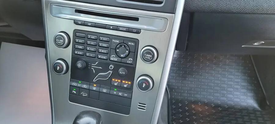Melns Volvo XC60 2009 Rīga, ar dzinēja tilpumu 2.40 L un nobraukumu 287 tūkst. km par 9990 €, foto 13 vietnē AUTOMOTO.COM.LV