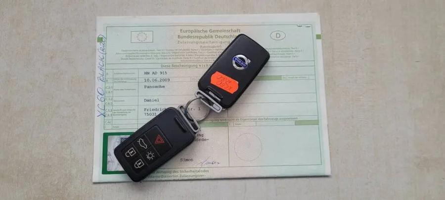 Melns Volvo XC60 2009 Rīga, ar dzinēja tilpumu 2.40 L un nobraukumu 287 tūkst. km par 9990 €, foto 14 vietnē AUTOMOTO.COM.LV