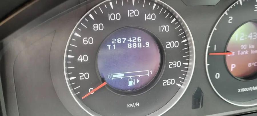 Melns Volvo XC60 2009 Rīga, ar dzinēja tilpumu 2.40 L un nobraukumu 287 tūkst. km par 9990 €, foto 16 vietnē AUTOMOTO.COM.LV