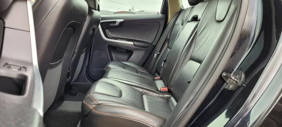 Melns Volvo XC60 2009 Rīga, ar dzinēja tilpumu 2.40 L un nobraukumu 287 tūkst. km par 9990 €, foto 17 vietnē AUTOMOTO.COM.LV