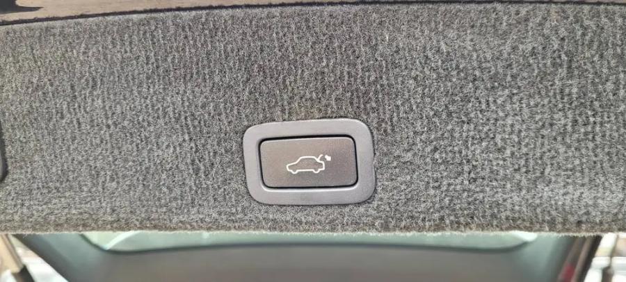 Melns Volvo XC60 2009 Rīga, ar dzinēja tilpumu 2.40 L un nobraukumu 287 tūkst. km par 9990 €, foto 20 vietnē AUTOMOTO.COM.LV