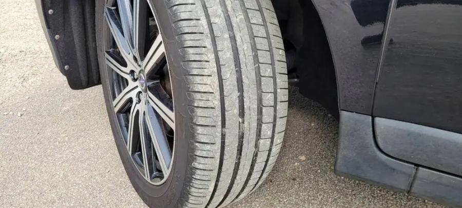 Melns Volvo XC60 2009 Rīga, ar dzinēja tilpumu 2.40 L un nobraukumu 287 tūkst. km par 9990 €, foto 21 vietnē AUTOMOTO.COM.LV