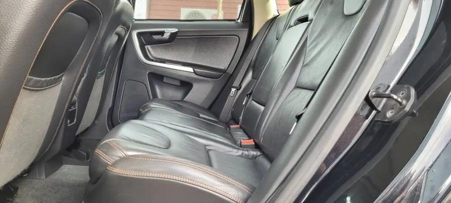 Black Volvo XC60 2009 in Riga, with an engine capacity of 2.40 L and mileage of 234 thousand km for 10200 €, photo 12 on AUTOMOTO.COM.LV