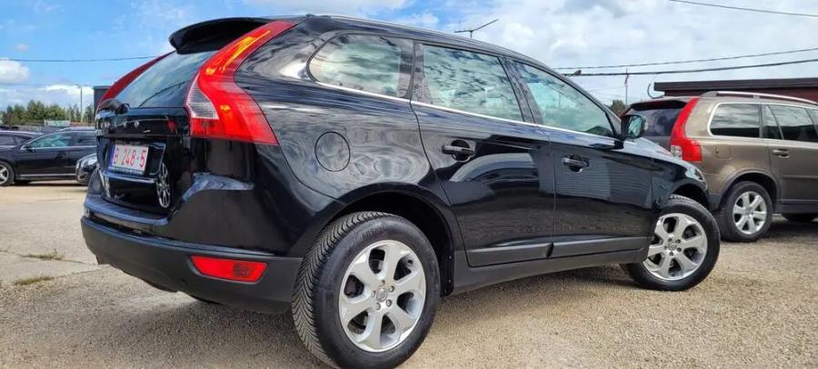 Black Volvo XC60 2009 in Riga, with an engine capacity of 2.40 L and mileage of 271 thousand km for 10200 €, photo 8 on AUTOMOTO.COM.LV