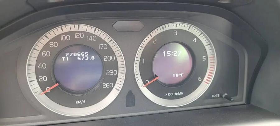 Black Volvo XC60 2009 in Riga, with an engine capacity of 2.40 L and mileage of 271 thousand km for 10200 €, photo 13 on AUTOMOTO.COM.LV