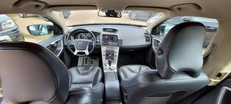 Black Volvo XC60 2009 in Riga, with an engine capacity of 2.40 L and mileage of 271 thousand km for 10200 €, photo 14 on AUTOMOTO.COM.LV