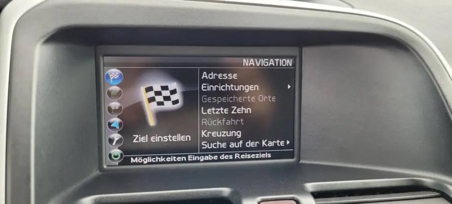 Black Volvo XC60 2009 in Riga, with an engine capacity of 2.40 L and mileage of 271 thousand km for 10200 €, photo 20 on AUTOMOTO.COM.LV