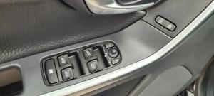Black Volvo XC60 2009 in Riga, with an engine capacity of 2.40 L and mileage of 271 thousand km for 10200 €, photo 21 on AUTOMOTO.COM.LV