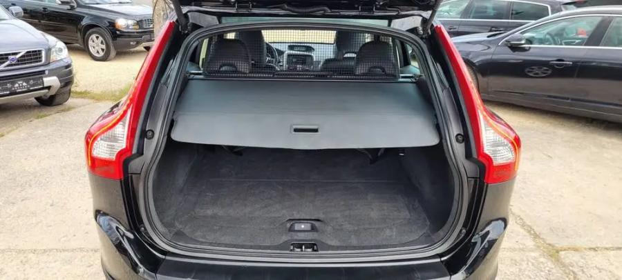 Black Volvo XC60 2009 in Riga, with an engine capacity of 2.40 L and mileage of 271 thousand km for 10200 €, photo 23 on AUTOMOTO.COM.LV