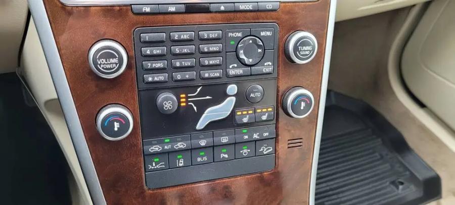 Melns Volvo XC60 2009 Rīga, ar dzinēja tilpumu 2.40 L un nobraukumu 235 tūkst. km par 10200 €, foto 19 vietnē AUTOMOTO.COM.LV