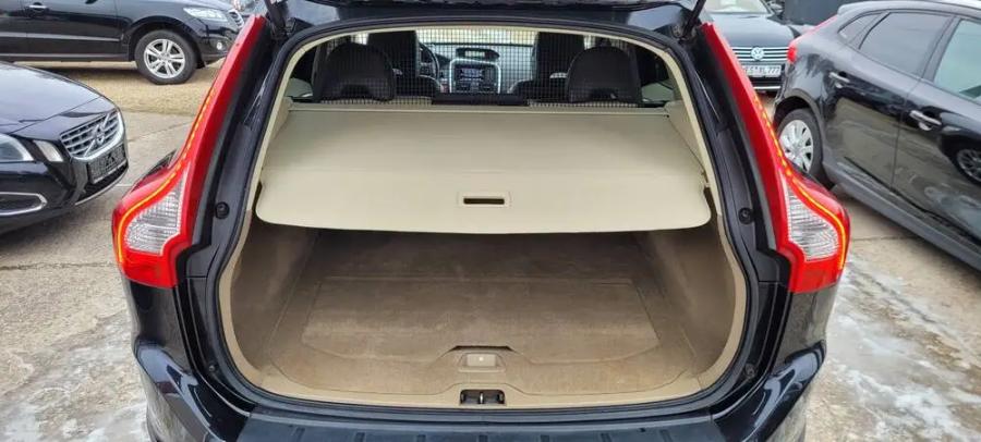 Melns Volvo XC60 2009 Rīga, ar dzinēja tilpumu 2.40 L un nobraukumu 235 tūkst. km par 10200 €, foto 23 vietnē AUTOMOTO.COM.LV