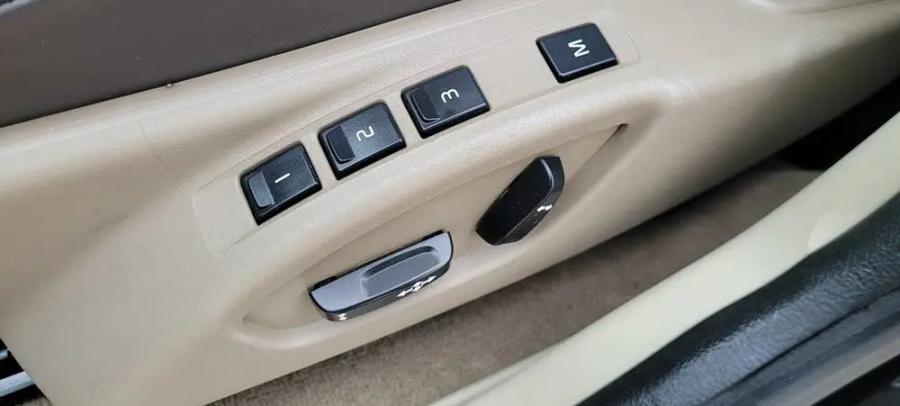 Melns Volvo XC60 2009 Rīga, ar dzinēja tilpumu 2.40 L un nobraukumu 235 tūkst. km par 10200 €, foto 28 vietnē AUTOMOTO.COM.LV