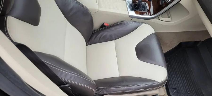 Melns Volvo XC60 2009 Rīga, ar dzinēja tilpumu 2.40 L un nobraukumu 235 tūkst. km par 10200 €, foto 31 vietnē AUTOMOTO.COM.LV