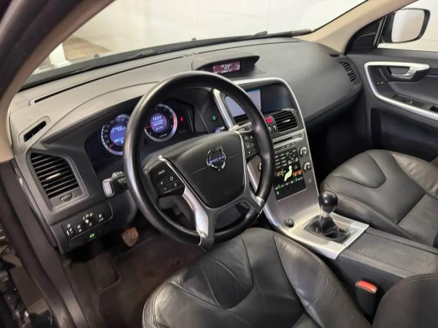 Melns Volvo XC60 2009 Jūrmala, ar dzinēja tilpumu 2.40 L un nobraukumu 378 tūkst. km par 6950 €, foto 15 vietnē AUTOMOTO.COM.LV