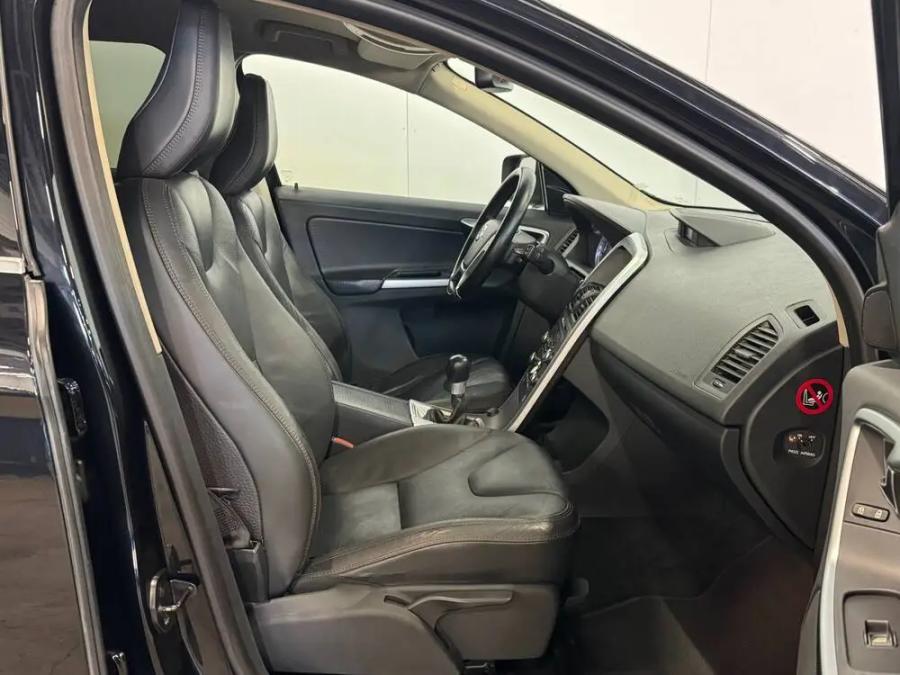 Melns Volvo XC60 2009 Jūrmala, ar dzinēja tilpumu 2.40 L un nobraukumu 378 tūkst. km par 6950 €, foto 18 vietnē AUTOMOTO.COM.LV