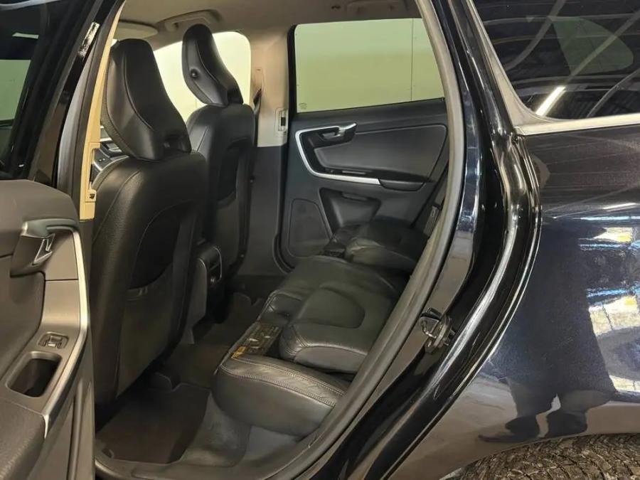 Melns Volvo XC60 2009 Jūrmala, ar dzinēja tilpumu 2.40 L un nobraukumu 378 tūkst. km par 6950 €, foto 22 vietnē AUTOMOTO.COM.LV