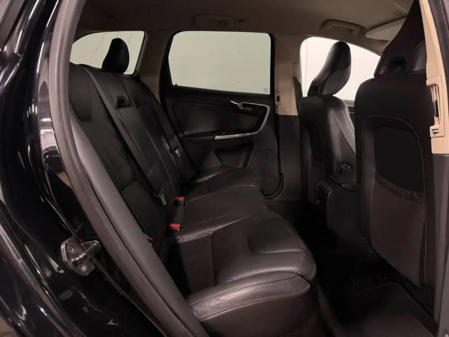 Melns Volvo XC60 2009 Jūrmala, ar dzinēja tilpumu 2.40 L un nobraukumu 378 tūkst. km par 6950 €, foto 23 vietnē AUTOMOTO.COM.LV