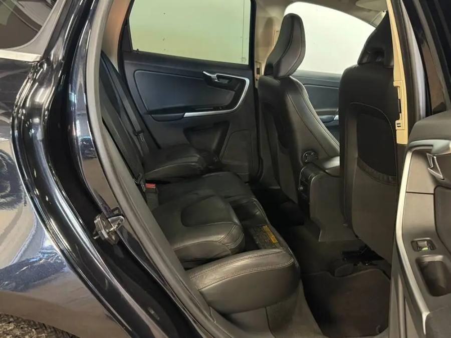 Melns Volvo XC60 2009 Jūrmala, ar dzinēja tilpumu 2.40 L un nobraukumu 378 tūkst. km par 6950 €, foto 24 vietnē AUTOMOTO.COM.LV