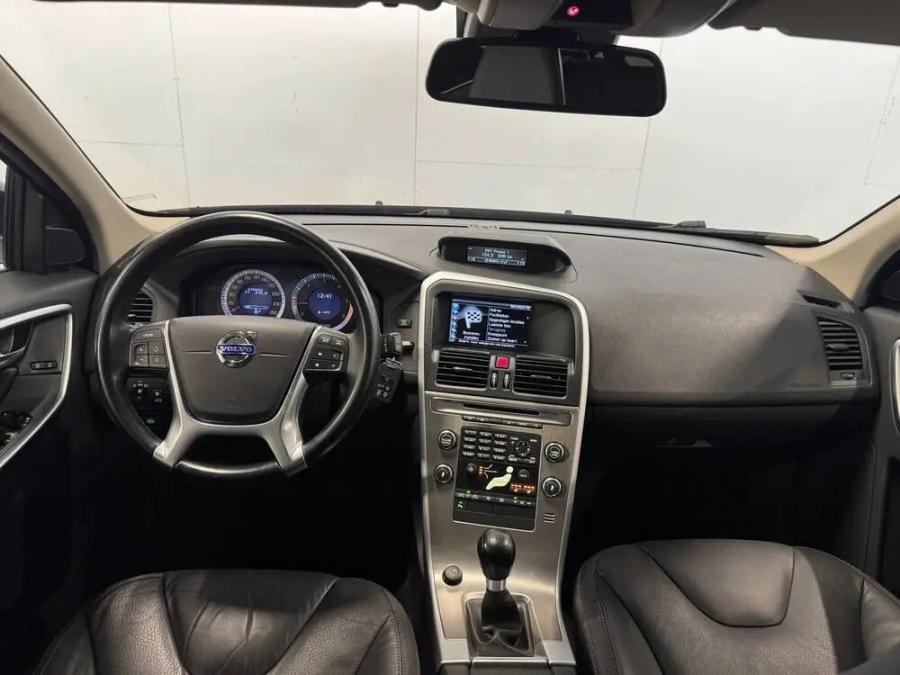 Melns Volvo XC60 2009 Jūrmala, ar dzinēja tilpumu 2.40 L un nobraukumu 378 tūkst. km par 6950 €, foto 25 vietnē AUTOMOTO.COM.LV