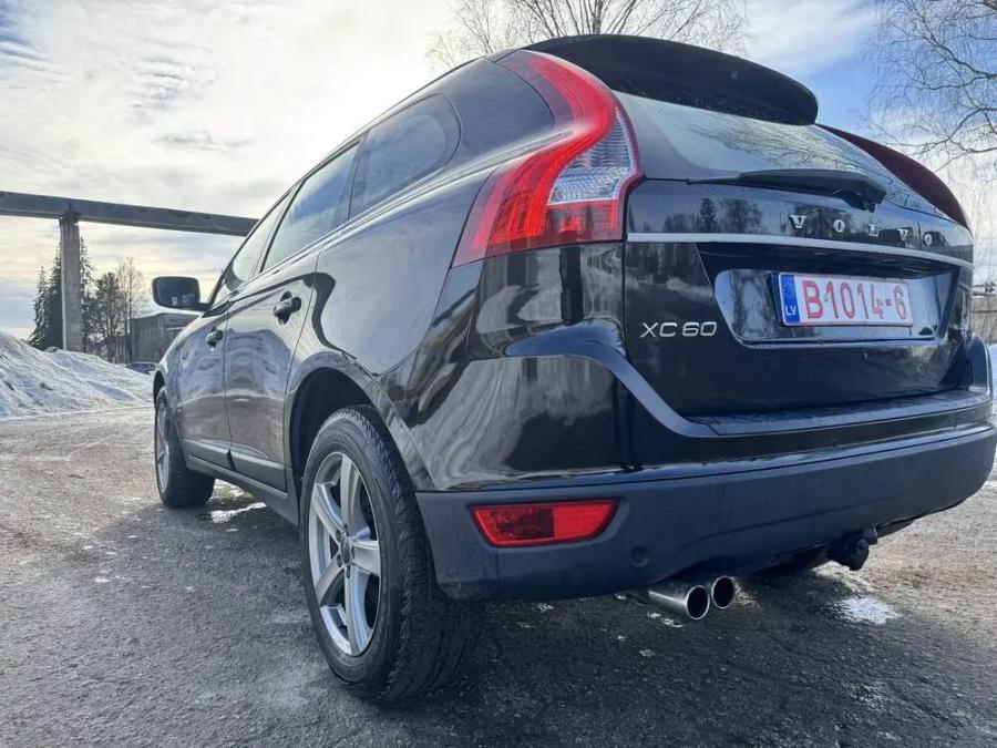 Black Volvo XC60 2009 in Rezekne, with an engine capacity of 2.40 L and mileage of 257 thousand km for 7300 €, photo 4 on AUTOMOTO.COM.LV