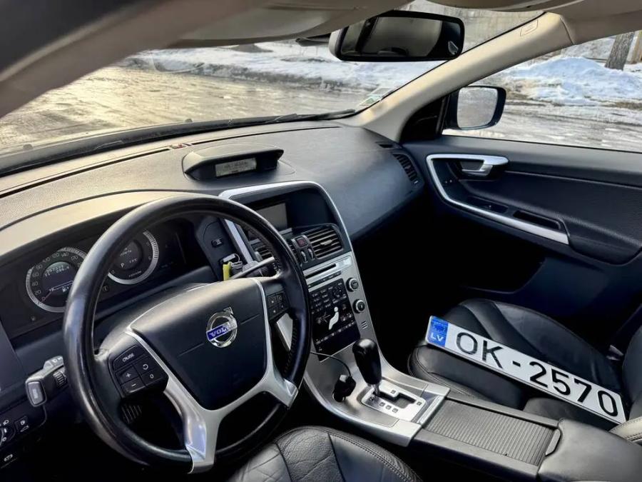 Black Volvo XC60 2009 in Rezekne, with an engine capacity of 2.40 L and mileage of 257 thousand km for 7300 €, photo 10 on AUTOMOTO.COM.LV