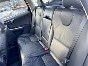 Black Volvo XC60 2009 in Rezekne, with an engine capacity of 2.40 L and mileage of 257 thousand km for 7300 €, photo 11 on AUTOMOTO.COM.LV