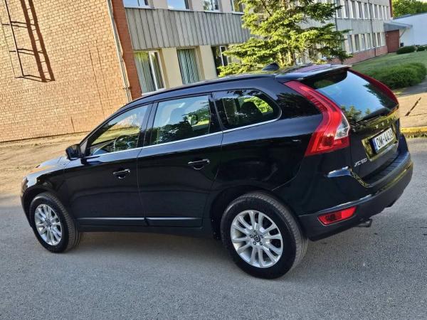 Melns Volvo XC60 2009 Jēkabpils, ar dzinēja tilpumu 2.40 L un nobraukumu 259 tūkst. km par 7990 €, foto 10 vietnē AUTOMOTO.COM.LV