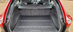 Black Volvo XC60 2009 in Riga, with an engine capacity of 2.40 L and mileage of 309 thousand km for 8990 €, photo 9 on AUTOMOTO.COM.LV