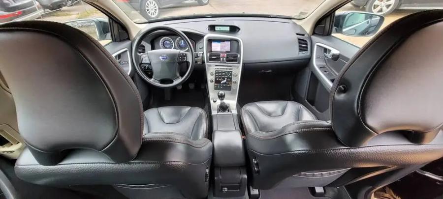 Black Volvo XC60 2009 in Riga, with an engine capacity of 2.40 L and mileage of 309 thousand km for 8990 €, photo 14 on AUTOMOTO.COM.LV