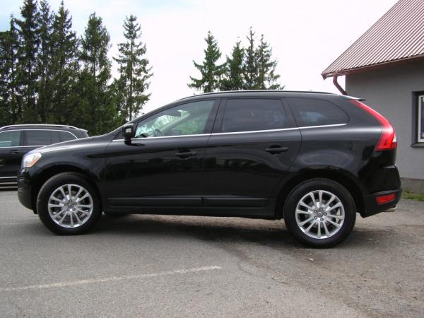 Melns Volvo XC60 2009 Rīga, ar dzinēja tilpumu 2.40 L un nobraukumu 221 tūkst. km par 9450 €, foto 4 vietnē AUTOMOTO.COM.LV
