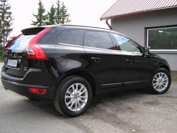 Melns Volvo XC60 2009 Rīga, ar dzinēja tilpumu 2.40 L un nobraukumu 221 tūkst. km par 9450 €, foto 10 vietnē AUTOMOTO.COM.LV