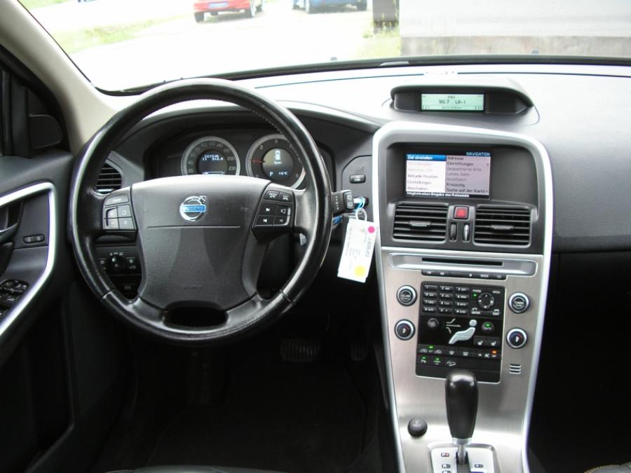 Melns Volvo XC60 2009 Rīga, ar dzinēja tilpumu 2.40 L un nobraukumu 221 tūkst. km par 9450 €, foto 18 vietnē AUTOMOTO.COM.LV
