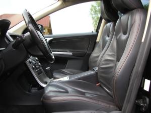 Melns Volvo XC60 2009 Rīga, ar dzinēja tilpumu 2.40 L un nobraukumu 221 tūkst. km par 9450 €, foto 22 vietnē AUTOMOTO.COM.LV