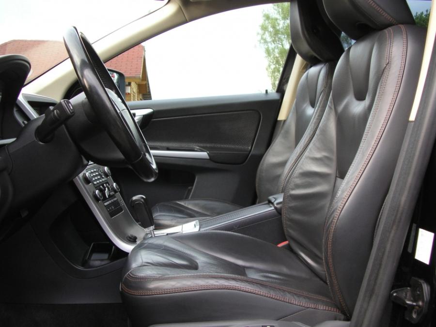 Melns Volvo XC60 2009 Rīga, ar dzinēja tilpumu 2.40 L un nobraukumu 221 tūkst. km par 9450 €, foto 22 vietnē AUTOMOTO.COM.LV