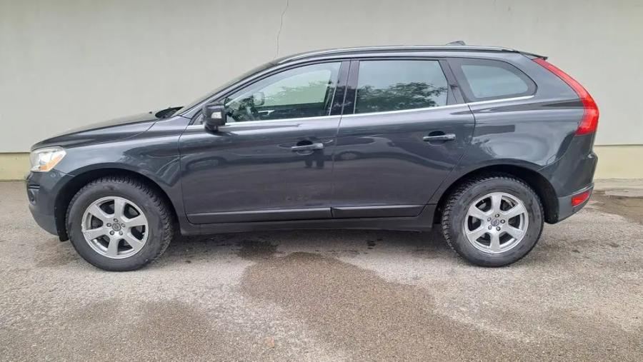 Melns Volvo XC60 2009 Ogre, ar dzinēja tilpumu 2.40 L un nobraukumu 194 tūkst. km par 8950 €, foto 3 vietnē AUTOMOTO.COM.LV