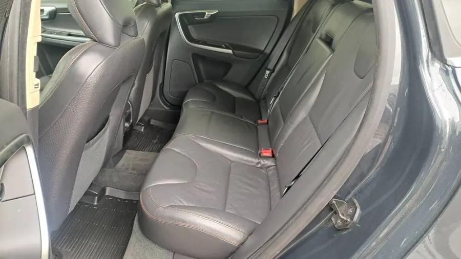 Melns Volvo XC60 2009 Ogre, ar dzinēja tilpumu 2.40 L un nobraukumu 194 tūkst. km par 8950 €, foto 7 vietnē AUTOMOTO.COM.LV