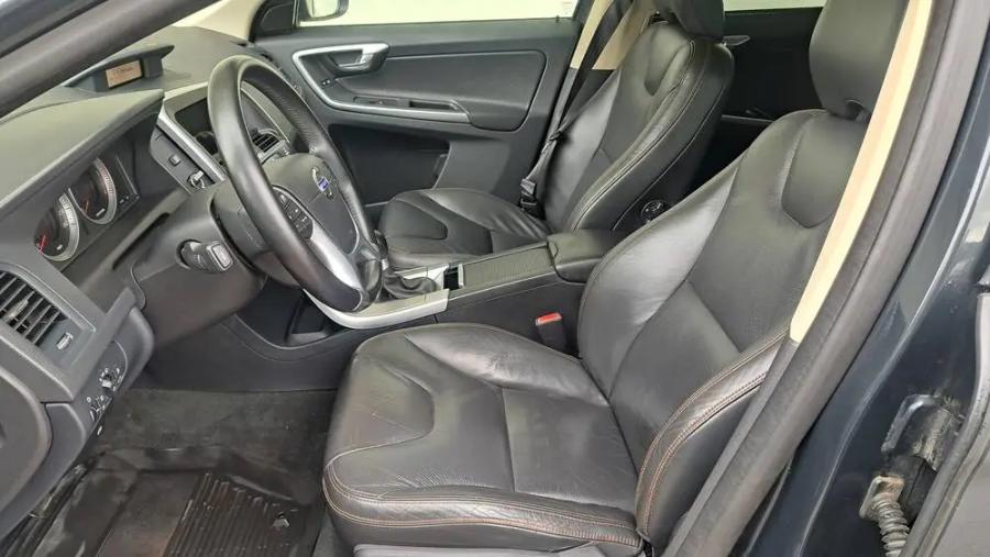 Melns Volvo XC60 2009 Ogre, ar dzinēja tilpumu 2.40 L un nobraukumu 194 tūkst. km par 8950 €, foto 8 vietnē AUTOMOTO.COM.LV