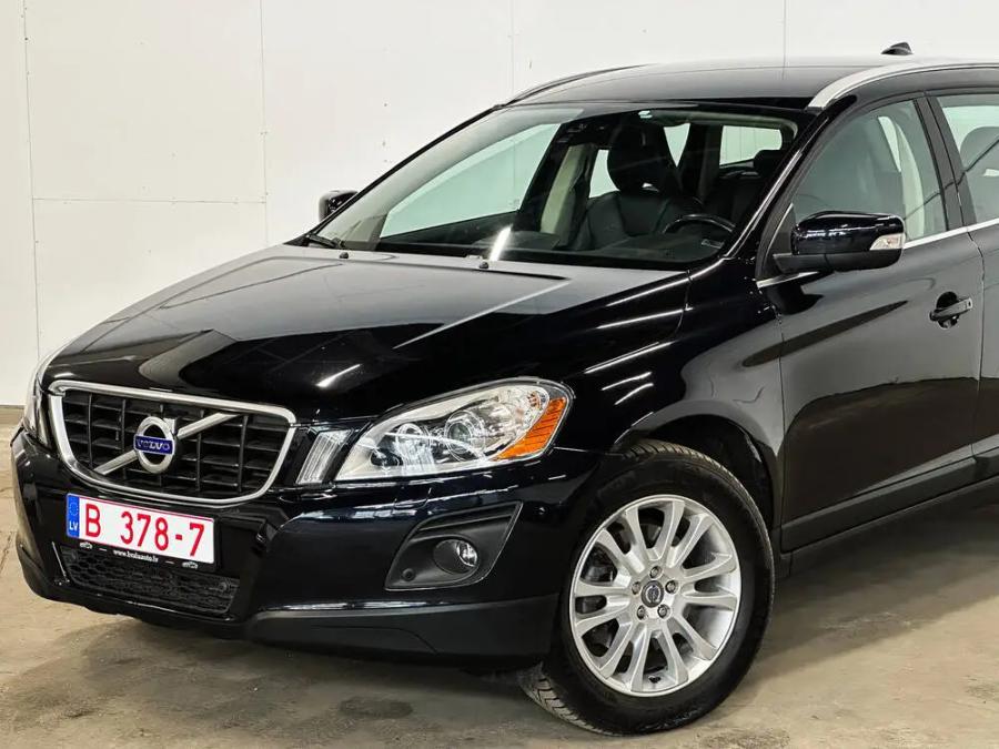 Black Volvo XC60 2009 in Jurmala, with an engine capacity of 2.40 L and mileage of 233 thousand km for 9750 €, photo 3 on AUTOMOTO.COM.LV
