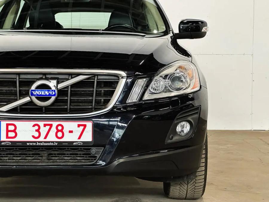 Black Volvo XC60 2009 in Jurmala, with an engine capacity of 2.40 L and mileage of 233 thousand km for 9750 €, photo 9 on AUTOMOTO.COM.LV