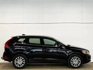 Black Volvo XC60 2009 in Jurmala, with an engine capacity of 2.40 L and mileage of 233 thousand km for 9750 €, photo 16 on AUTOMOTO.COM.LV