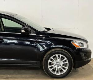 Black Volvo XC60 2009 in Jurmala, with an engine capacity of 2.40 L and mileage of 233 thousand km for 9750 €, photo 18 on AUTOMOTO.COM.LV
