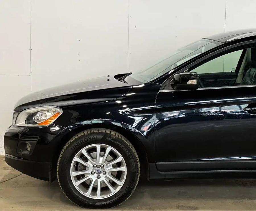 Black Volvo XC60 2009 in Jurmala, with an engine capacity of 2.40 L and mileage of 233 thousand km for 9750 €, photo 20 on AUTOMOTO.COM.LV