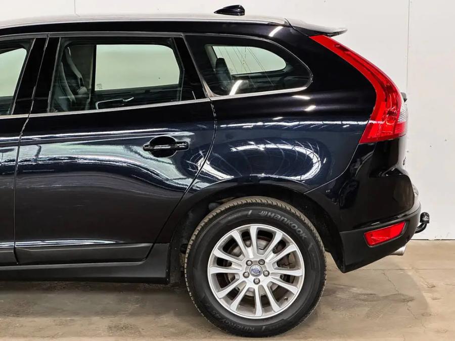 Black Volvo XC60 2009 in Jurmala, with an engine capacity of 2.40 L and mileage of 233 thousand km for 9750 €, photo 21 on AUTOMOTO.COM.LV