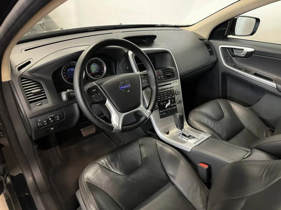 Black Volvo XC60 2009 in Jurmala, with an engine capacity of 2.40 L and mileage of 233 thousand km for 9750 €, photo 24 on AUTOMOTO.COM.LV