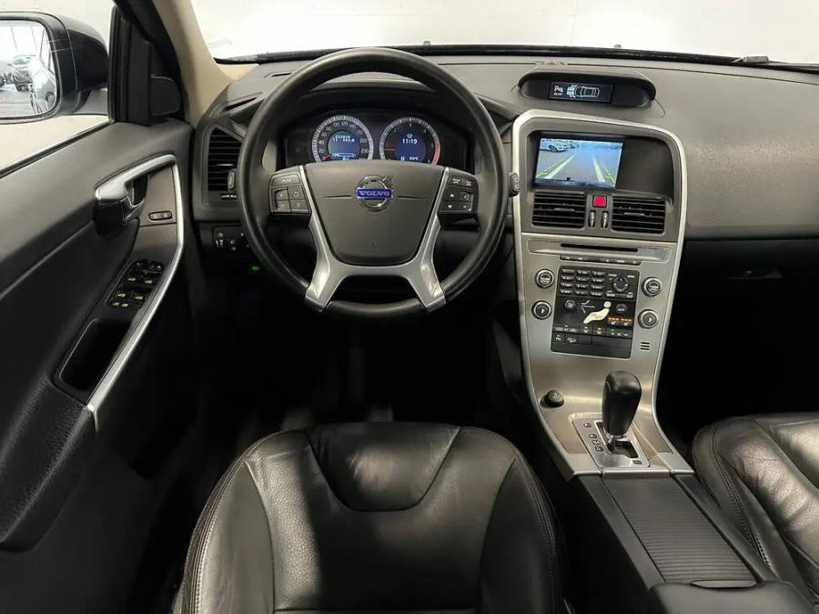 Black Volvo XC60 2009 in Jurmala, with an engine capacity of 2.40 L and mileage of 233 thousand km for 9750 €, photo 25 on AUTOMOTO.COM.LV