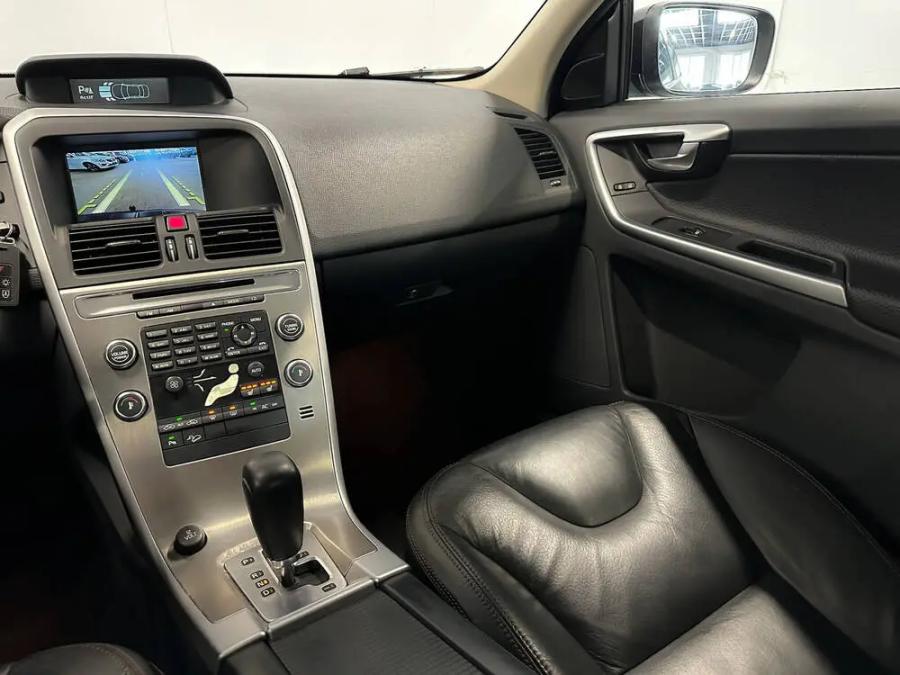 Black Volvo XC60 2009 in Jurmala, with an engine capacity of 2.40 L and mileage of 233 thousand km for 9750 €, photo 27 on AUTOMOTO.COM.LV
