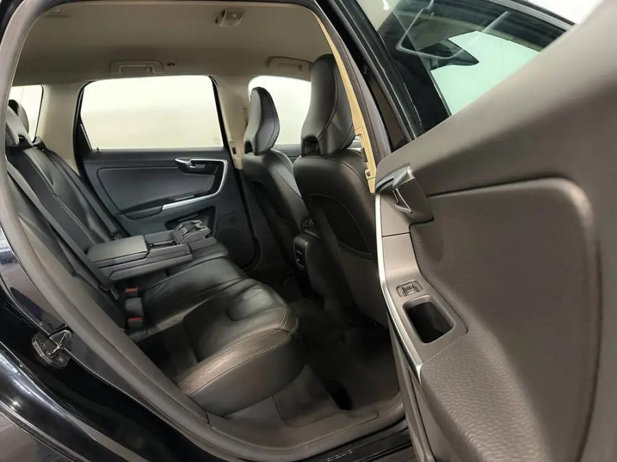 Black Volvo XC60 2009 in Jurmala, with an engine capacity of 2.40 L and mileage of 233 thousand km for 9750 €, photo 31 on AUTOMOTO.COM.LV